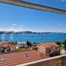 New penthouse with sea view in Seget